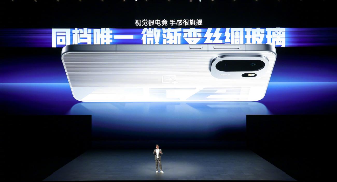 165Hz加持！一加Ace6发布：起售价2599元_热点资讯_安兔兔